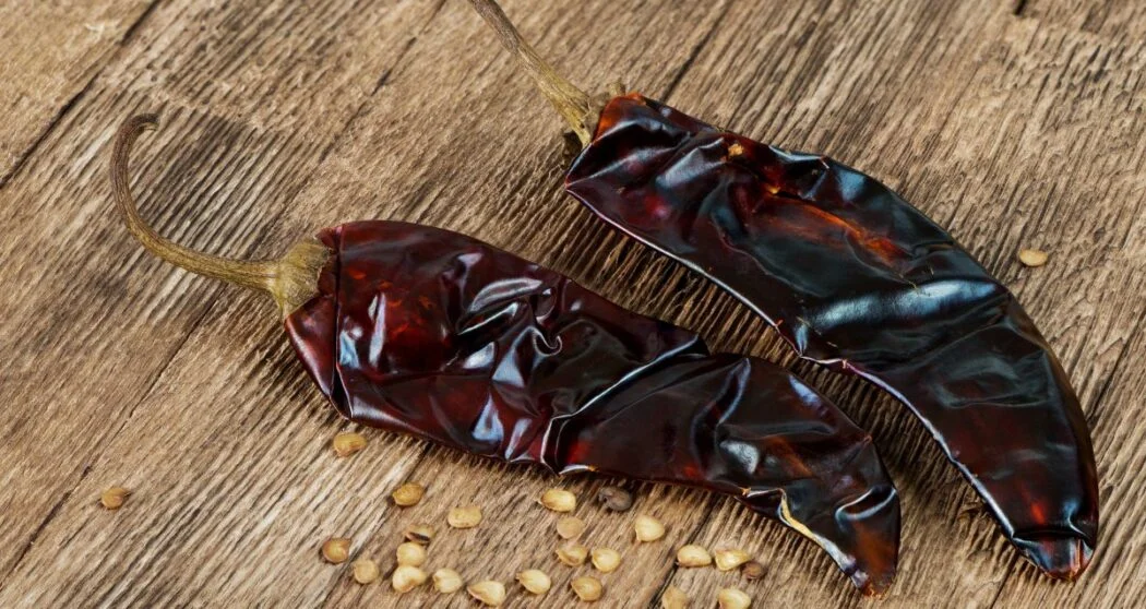 Guajillo Pepper - All about Heat, Flavor, Uses, Substitutes | HolisticWow