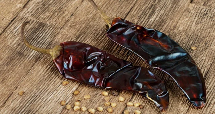 Guajillo Pepper - All about Heat, Flavor, Uses, Substitutes | HolisticWow