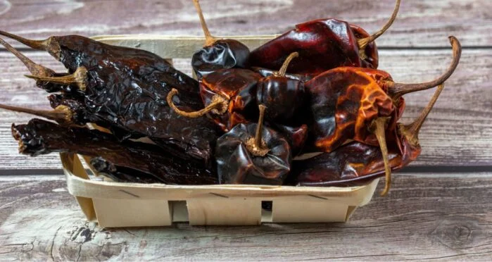 Guajillo Pepper - All about Heat, Flavor, Uses, Substitutes | HolisticWow
