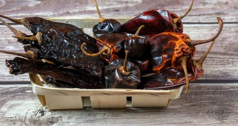 Guajillo Pepper – All about Heat, Flavor, Uses, Substitutes