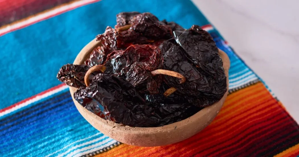 Pasilla pepper - All about Heat, Flavor, Uses, Substitutes | HolisticWow